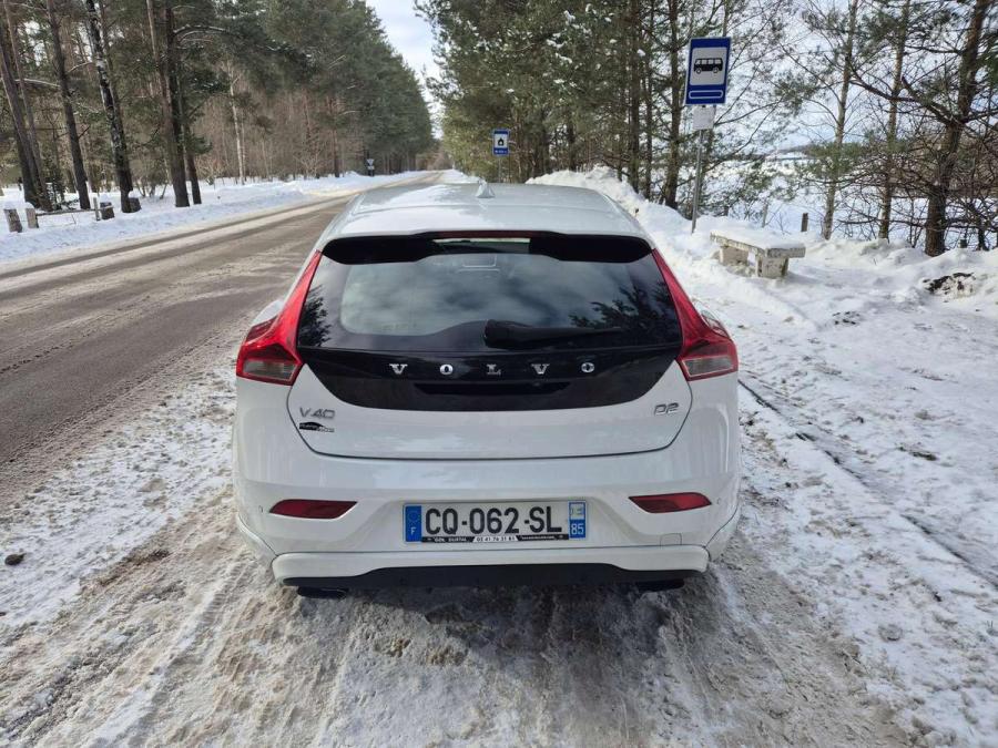 White Volvo V40 2013 in Taurage, with an engine capacity of 1.56 L and mileage of 251 thousand km for 5200 €, photo 5 on AUTOMOTO.COM.LV