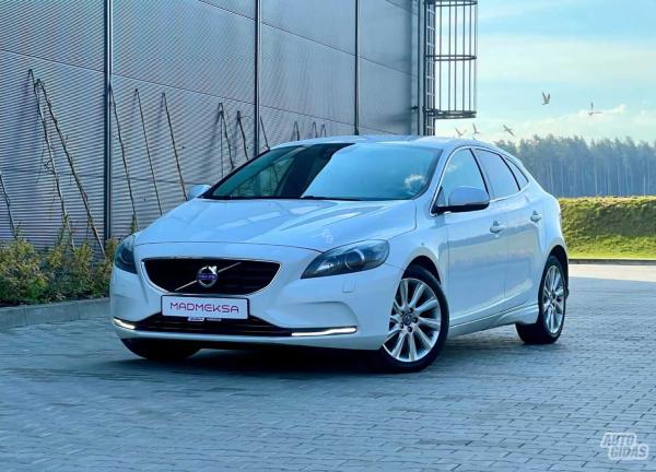 White Volvo V40 2013 in Vilnius, with an engine capacity of 1.60 L and mileage of 303 thousand km for 5490 €, photo 3 on AUTOMOTO.COM.LV