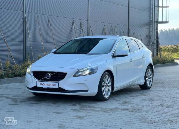 White Volvo V40 2013 in Vilnius, with an engine capacity of 1.60 L and mileage of 303 thousand km for 5490 €, photo 7 on AUTOMOTO.COM.LV