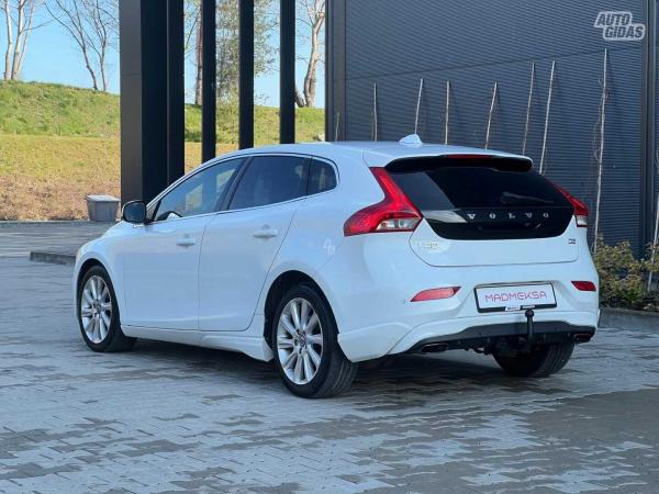 White Volvo V40 2013 in Vilnius, with an engine capacity of 1.60 L and mileage of 303 thousand km for 5490 €, photo 10 on AUTOMOTO.COM.LV