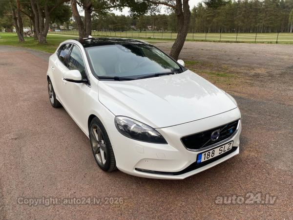 Balts Volvo V40 2013 Tallina, ar dzinēja tilpumu 1.60 L un nobraukumu 220 tūkst. km par 7500 €, foto 1 vietnē AUTOMOTO.COM.LV