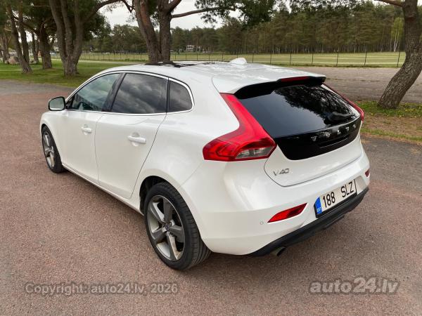 Balts Volvo V40 2013 Tallina, ar dzinēja tilpumu 1.60 L un nobraukumu 220 tūkst. km par 7500 €, foto 3 vietnē AUTOMOTO.COM.LV