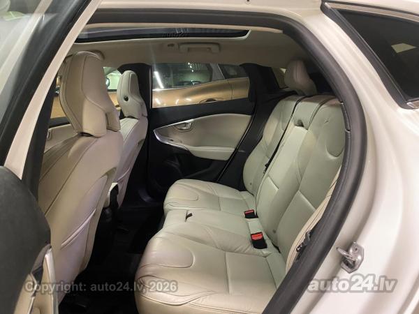 Balts Volvo V40 2013 Tallina, ar dzinēja tilpumu 1.60 L un nobraukumu 220 tūkst. km par 7500 €, foto 6 vietnē AUTOMOTO.COM.LV
