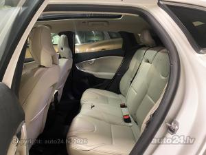 White Volvo V40 2013 in Tallinn, with an engine capacity of 1.60 L and mileage of 220 thousand km for 7500 €, photo 7 on AUTOMOTO.COM.LV
