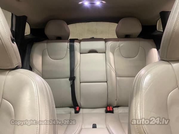 Balts Volvo V40 2013 Tallina, ar dzinēja tilpumu 1.60 L un nobraukumu 220 tūkst. km par 7500 €, foto 7 vietnē AUTOMOTO.COM.LV
