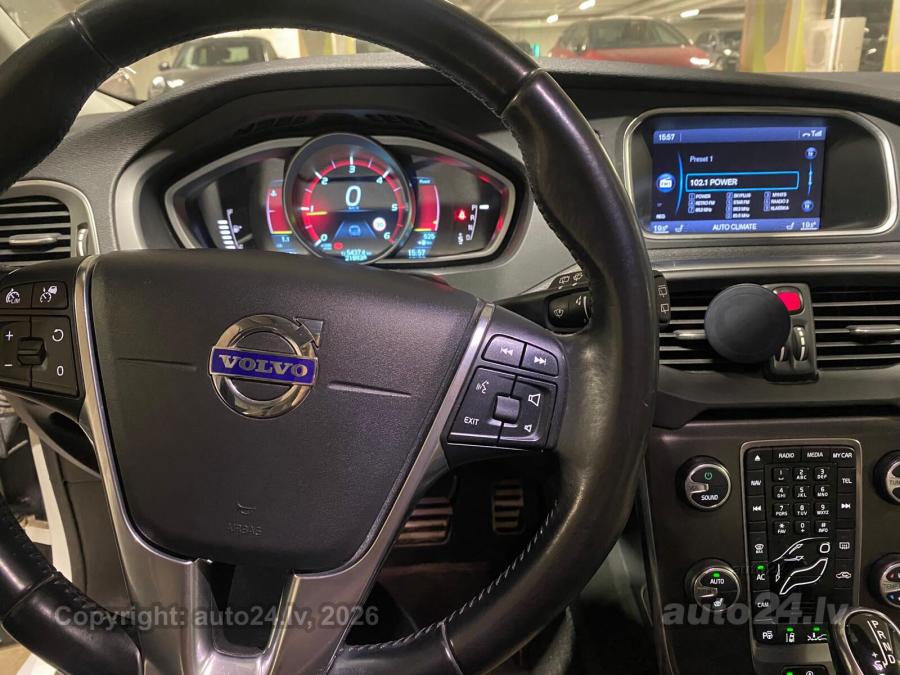 White Volvo V40 2013 in Tallinn, with an engine capacity of 1.60 L and mileage of 220 thousand km for 7500 €, photo 9 on AUTOMOTO.COM.LV