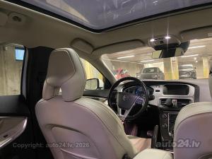 White Volvo V40 2013 in Tallinn, with an engine capacity of 1.60 L and mileage of 220 thousand km for 7500 €, photo 12 on AUTOMOTO.COM.LV