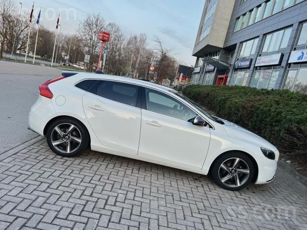 Белый Вольво В40 2013 в Рига, объемом двигателя 1.60 л и пробегом 290 тыс. км за 6350 €, фото 7 на AUTOMOTO.COM.LV