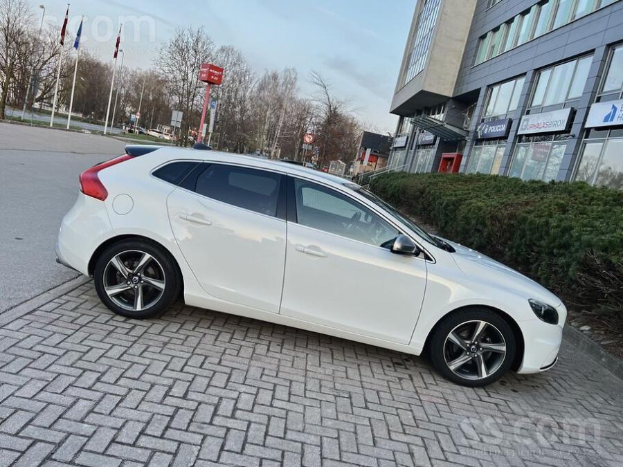 Белый Вольво В40 2013 в Рига, объемом двигателя 1.60 л и пробегом 290 тыс. км за 6350 €, фото 8 на AUTOMOTO.COM.LV