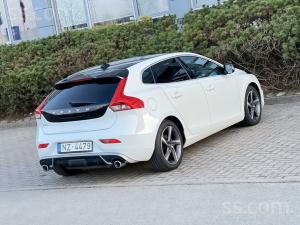 Белый Вольво В40 2013 в Рига, объемом двигателя 1.60 л и пробегом 290 тыс. км за 6350 €, фото 11 на AUTOMOTO.COM.LV