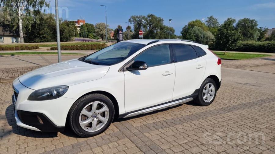 Balts Volvo V40 2013 Rēzekne, ar dzinēja tilpumu 2.00 L un nobraukumu 223 tūkst. km par 7500 €, foto 3 vietnē AUTOMOTO.COM.LV