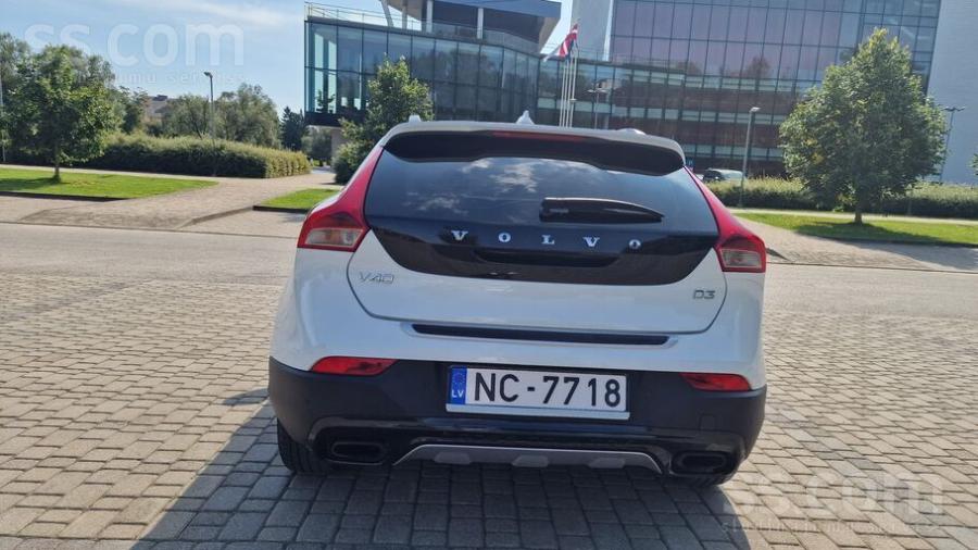 Balts Volvo V40 2013 Rēzekne, ar dzinēja tilpumu 2.00 L un nobraukumu 223 tūkst. km par 7500 €, foto 4 vietnē AUTOMOTO.COM.LV