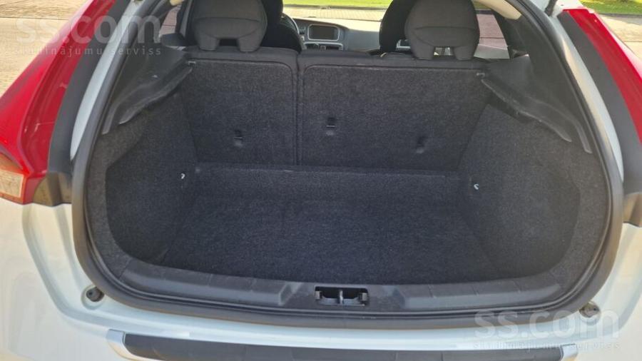 Balts Volvo V40 2013 Rēzekne, ar dzinēja tilpumu 2.00 L un nobraukumu 223 tūkst. km par 7500 €, foto 5 vietnē AUTOMOTO.COM.LV