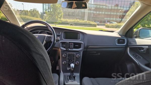 Balts Volvo V40 2013 Rēzekne, ar dzinēja tilpumu 2.00 L un nobraukumu 223 tūkst. km par 7500 €, foto 6 vietnē AUTOMOTO.COM.LV