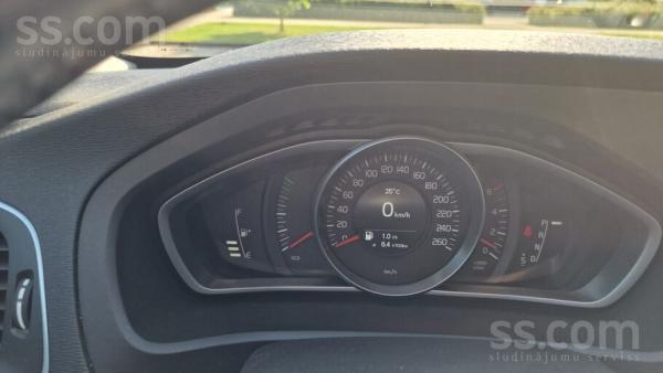 Balts Volvo V40 2013 Rēzekne, ar dzinēja tilpumu 2.00 L un nobraukumu 223 tūkst. km par 7500 €, foto 7 vietnē AUTOMOTO.COM.LV