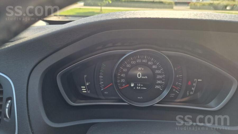 Balts Volvo V40 2013 Rēzekne, ar dzinēja tilpumu 2.00 L un nobraukumu 223 tūkst. km par 7500 €, foto 8 vietnē AUTOMOTO.COM.LV