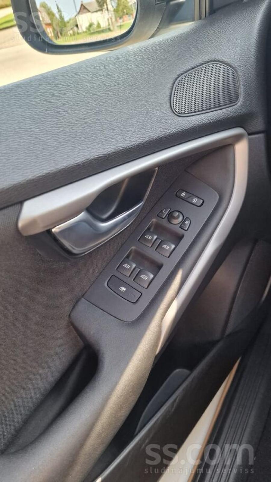 Balts Volvo V40 2013 Rēzekne, ar dzinēja tilpumu 2.00 L un nobraukumu 223 tūkst. km par 7500 €, foto 9 vietnē AUTOMOTO.COM.LV