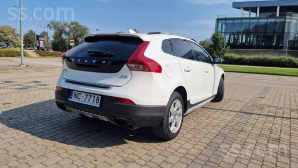 Balts Volvo V40 2013 Rēzekne, ar dzinēja tilpumu 2.00 L un nobraukumu 223 tūkst. km par 7500 €, foto 9 vietnē AUTOMOTO.COM.LV