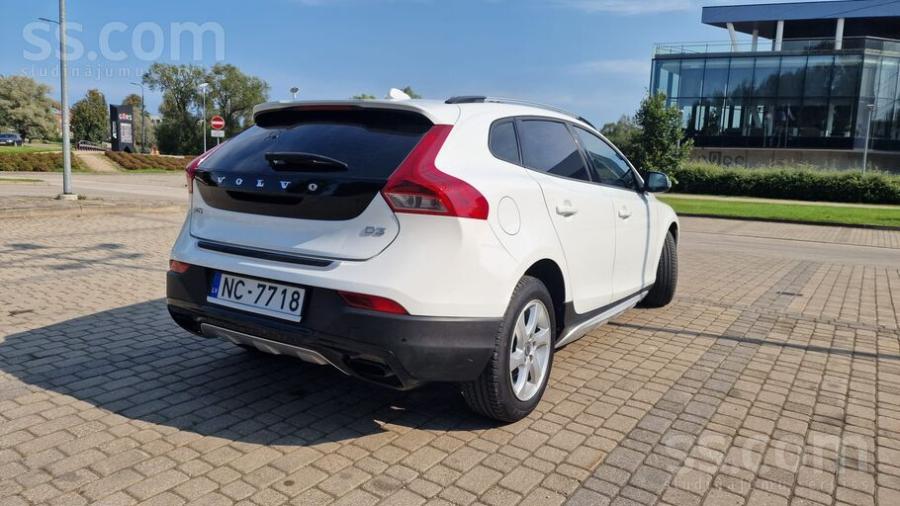 Balts Volvo V40 2013 Rēzekne, ar dzinēja tilpumu 2.00 L un nobraukumu 223 tūkst. km par 7500 €, foto 10 vietnē AUTOMOTO.COM.LV