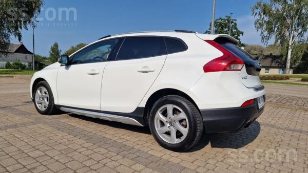 Balts Volvo V40 2013 Rēzekne, ar dzinēja tilpumu 2.00 L un nobraukumu 223 tūkst. km par 7500 €, foto 10 vietnē AUTOMOTO.COM.LV