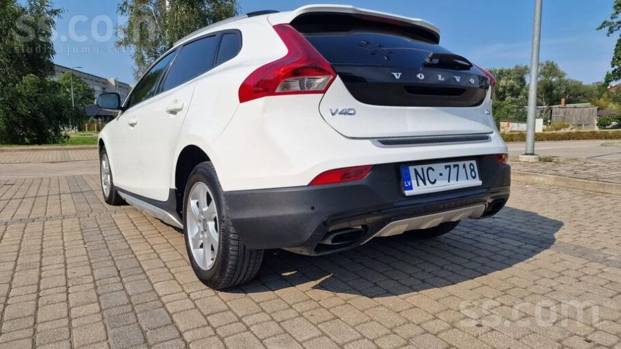 Balts Volvo V40 2013 Rēzekne, ar dzinēja tilpumu 2.00 L un nobraukumu 223 tūkst. km par 7500 €, foto 12 vietnē AUTOMOTO.COM.LV