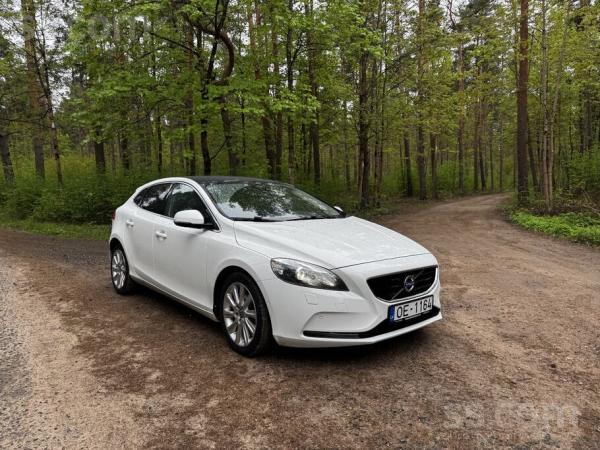 Balts Volvo V40 2013 Rīga, ar dzinēja tilpumu 1.60 L un nobraukumu 184 tūkst. km par 7200 €, foto 3 vietnē AUTOMOTO.COM.LV