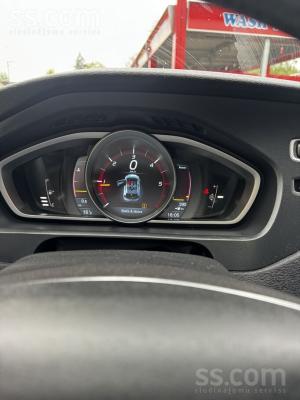 White Volvo V40 2013 in Riga, with an engine capacity of 1.60 L and mileage of 184 thousand km for 7200 €, photo 9 on AUTOMOTO.COM.LV