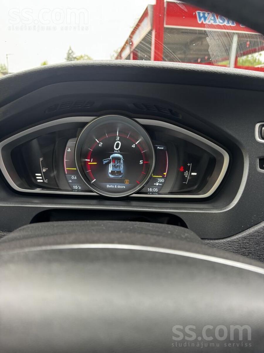White Volvo V40 2013 in Riga, with an engine capacity of 1.60 L and mileage of 184 thousand km for 7200 €, photo 9 on AUTOMOTO.COM.LV