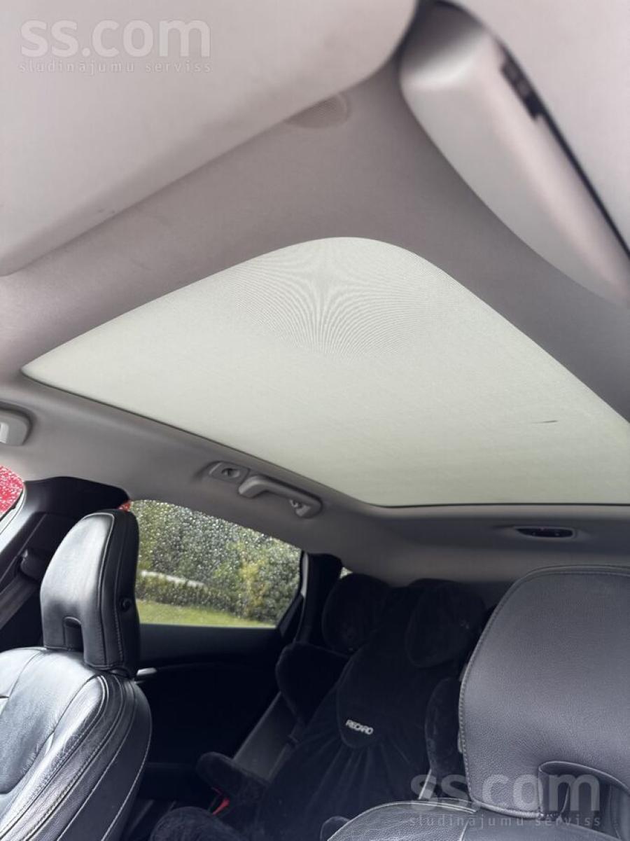 White Volvo V40 2013 in Riga, with an engine capacity of 1.60 L and mileage of 184 thousand km for 7200 €, photo 11 on AUTOMOTO.COM.LV