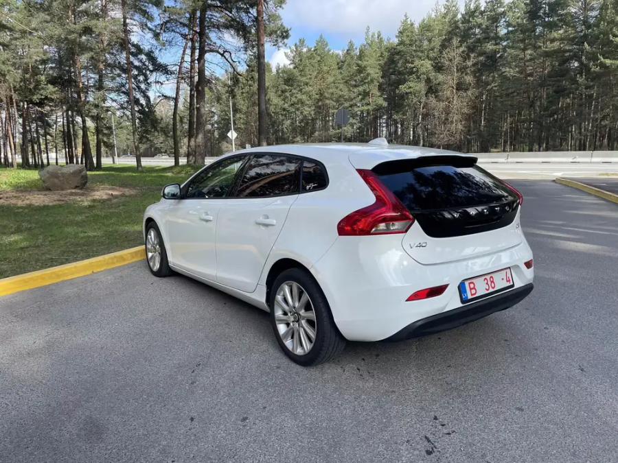 White Volvo V40 2013 in Riga, with an engine capacity of 1.60 L and mileage of 176 thousand km for 6200 €, photo 6 on AUTOMOTO.COM.LV