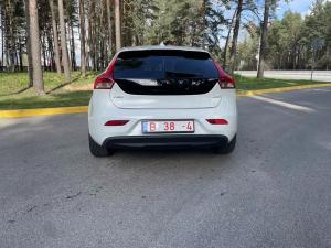 White Volvo V40 2013 in Riga, with an engine capacity of 1.60 L and mileage of 176 thousand km for 6200 €, photo 7 on AUTOMOTO.COM.LV