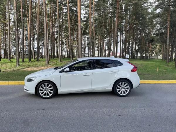 Белый Вольво В40 2013 в Рига, объемом двигателя 1.60 л и пробегом 176 тыс. км за 6200 €, фото 7 на AUTOMOTO.COM.LV