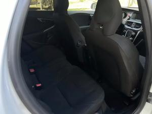 White Volvo V40 2013 in Riga, with an engine capacity of 1.60 L and mileage of 176 thousand km for 6200 €, photo 12 on AUTOMOTO.COM.LV