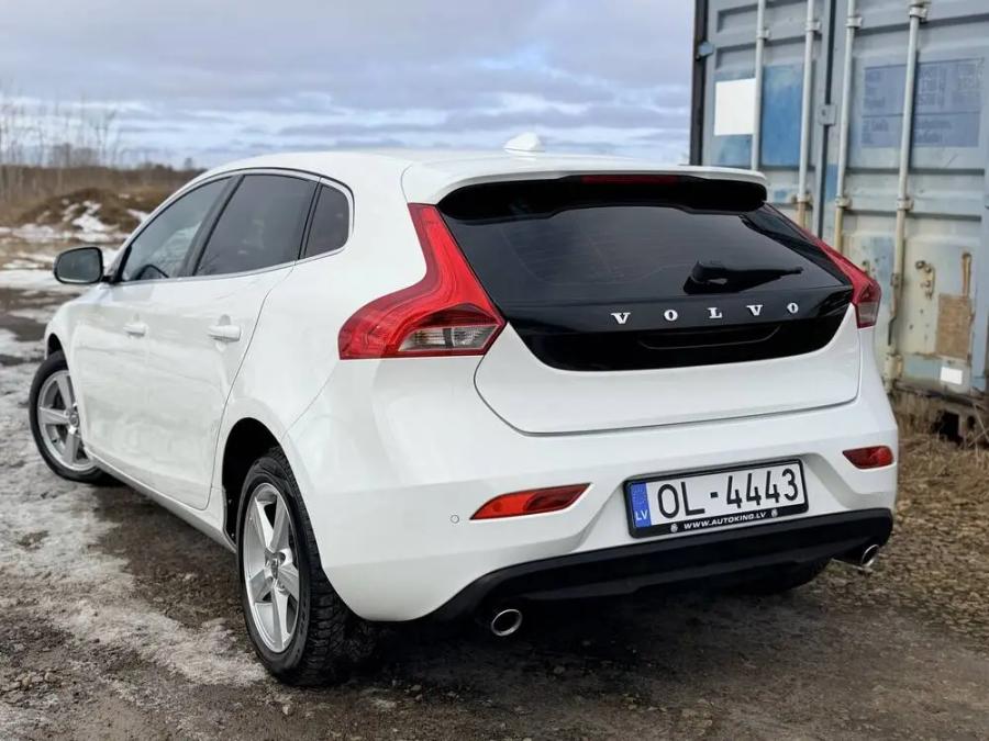 Balts Volvo V40 2013 Rīga, ar dzinēja tilpumu 2.00 L un nobraukumu 248 tūkst. km par 8995 €, foto 3 vietnē AUTOMOTO.COM.LV