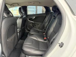 Balts Volvo V40 2013 Rīga, ar dzinēja tilpumu 2.00 L un nobraukumu 248 tūkst. km par 8995 €, foto 7 vietnē AUTOMOTO.COM.LV