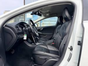 Balts Volvo V40 2013 Rīga, ar dzinēja tilpumu 2.00 L un nobraukumu 248 tūkst. km par 8995 €, foto 10 vietnē AUTOMOTO.COM.LV