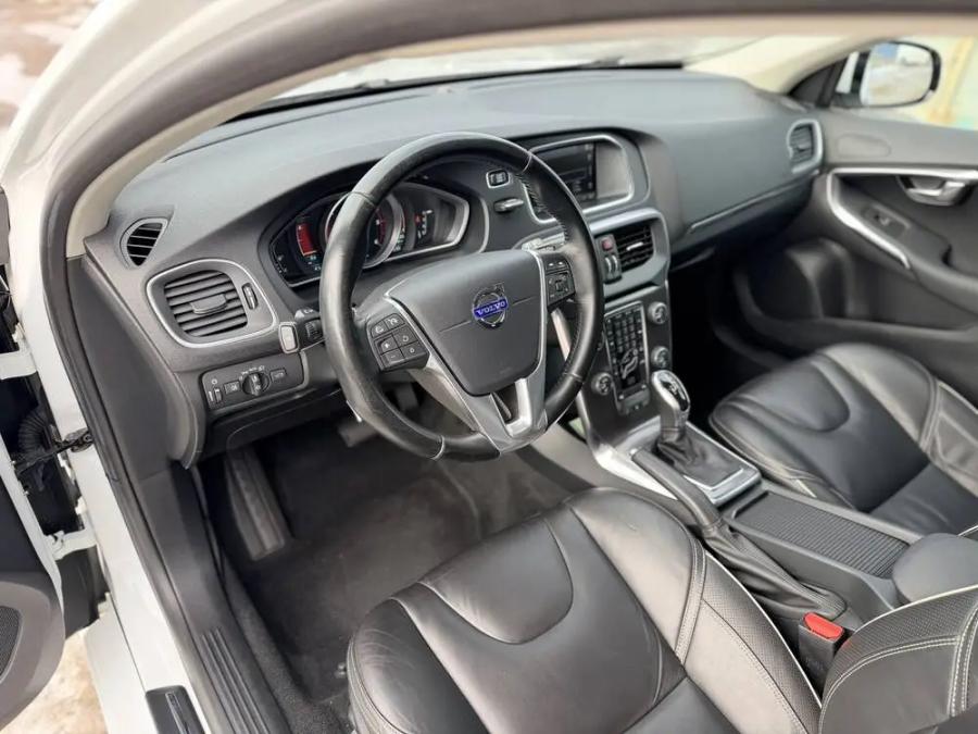 Balts Volvo V40 2013 Rīga, ar dzinēja tilpumu 2.00 L un nobraukumu 248 tūkst. km par 8995 €, foto 11 vietnē AUTOMOTO.COM.LV