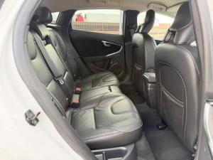Balts Volvo V40 2013 Rīga, ar dzinēja tilpumu 2.00 L un nobraukumu 248 tūkst. km par 8995 €, foto 14 vietnē AUTOMOTO.COM.LV