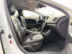 Balts Volvo V40 2013 Rīga, ar dzinēja tilpumu 2.00 L un nobraukumu 248 tūkst. km par 8995 €, foto 16 vietnē AUTOMOTO.COM.LV