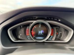 Balts Volvo V40 2013 Rīga, ar dzinēja tilpumu 2.00 L un nobraukumu 248 tūkst. km par 8995 €, foto 19 vietnē AUTOMOTO.COM.LV