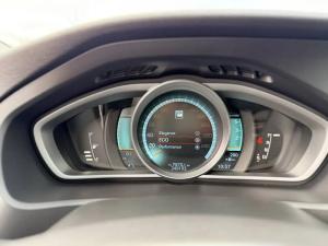 Balts Volvo V40 2013 Rīga, ar dzinēja tilpumu 2.00 L un nobraukumu 248 tūkst. km par 8995 €, foto 21 vietnē AUTOMOTO.COM.LV
