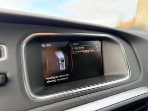 Balts Volvo V40 2013 Rīga, ar dzinēja tilpumu 2.00 L un nobraukumu 248 tūkst. km par 8995 €, foto 27 vietnē AUTOMOTO.COM.LV
