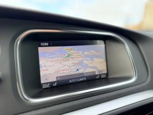 Balts Volvo V40 2013 Rīga, ar dzinēja tilpumu 2.00 L un nobraukumu 248 tūkst. km par 8995 €, foto 29 vietnē AUTOMOTO.COM.LV