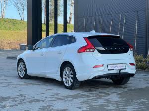 White Volvo V40 2013 in Vilnius, with an engine capacity of 1.56 L and mileage of 303 thousand km for 4990 €, photo 11 on AUTOMOTO.COM.LV