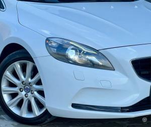 White Volvo V40 2013 in Vilnius, with an engine capacity of 1.56 L and mileage of 303 thousand km for 4990 €, photo 17 on AUTOMOTO.COM.LV