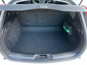White Volvo V40 2013 in Vilnius, with an engine capacity of 1.56 L and mileage of 303 thousand km for 4990 €, photo 35 on AUTOMOTO.COM.LV