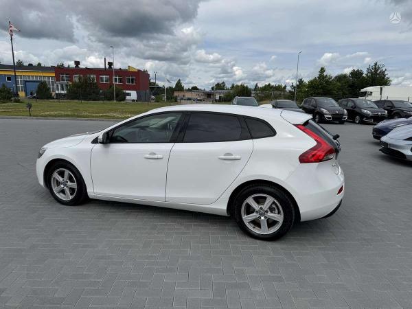 Balts Volvo V40 2013 Telšiai, ar dzinēja tilpumu 1.56 L un nobraukumu 256 tūkst. km par 5500 €, foto 3 vietnē AUTOMOTO.COM.LV