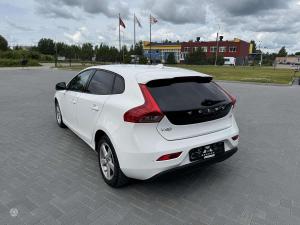 White Volvo V40 2013 in Telschi, with an engine capacity of 1.56 L and mileage of 256 thousand km for 5500 €, photo 5 on AUTOMOTO.COM.LV