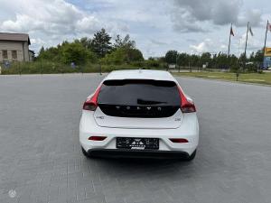 White Volvo V40 2013 in Telschi, with an engine capacity of 1.56 L and mileage of 256 thousand km for 5500 €, photo 7 on AUTOMOTO.COM.LV