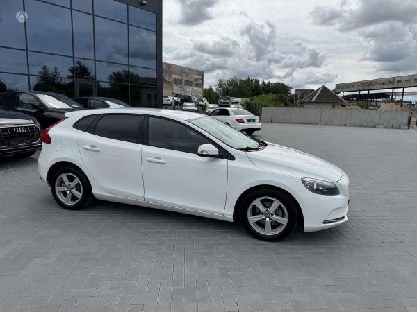 Balts Volvo V40 2013 Telšiai, ar dzinēja tilpumu 1.56 L un nobraukumu 256 tūkst. km par 5500 €, foto 9 vietnē AUTOMOTO.COM.LV